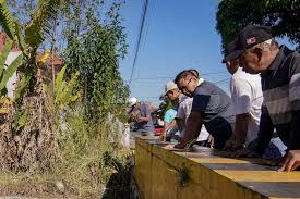 Ramlan Pimpin Bersih Sungai, Bukittinggi Tampil Rapi - Kota Bukittinggi ...